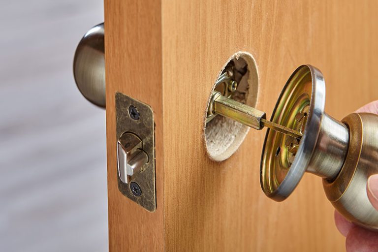 11 Simple Ways to Lock a Door Without a Lock (Illustrated ...