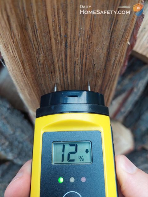 How to Check Moisture Content of Wood With and Without a Meter ...