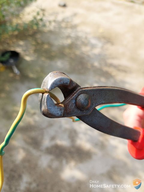 11 Simple Ways to Cut Wire Without a Wire Cutter (Illustrated ...