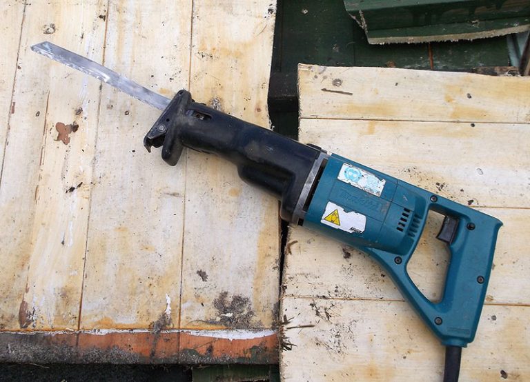 11 Simple Ways to Cut Wire Without a Wire Cutter (Illustrated ...